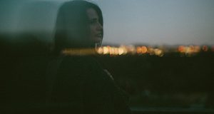 Amanda Lindsey Cook Finds Healing in a ‘House On A Hill’ – CCM Magazine