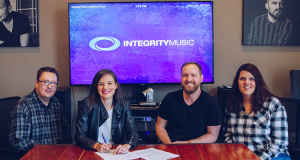 Worship Leader Sarah Kroger Announces New Album ‘Bloom’ – CCM Magazine