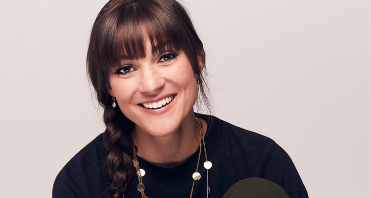 Alisa Turner to release self-titled debut, Aug. 25 | CCM Magazine