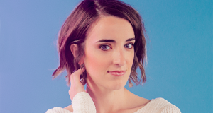 Holly Starr Releases ‘Born Is The King’ Christmas EP – CCM Magazine