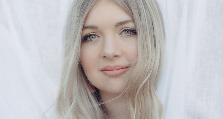 EXCLUSIVE Video Premiere: Tori Harper ‘The Wreck’ – CCM Magazine