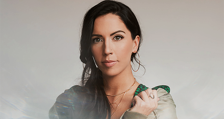 Lydia Laird Signs with Provident/Releases Single – CCM Magazine