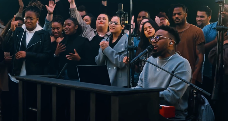 Elevation Worship & Maverick City Perform ‘Jireh’ Together – CCM Magazine