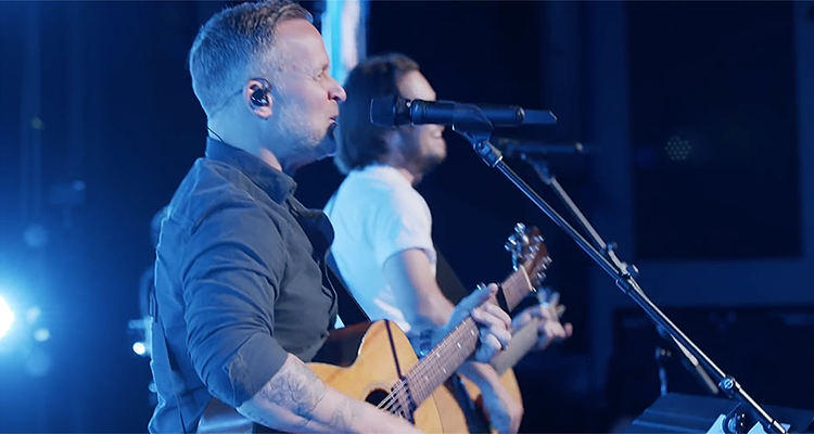 Brian Johnson live at Bethel Church ‘Battle Belongs’ – CCM Magazine