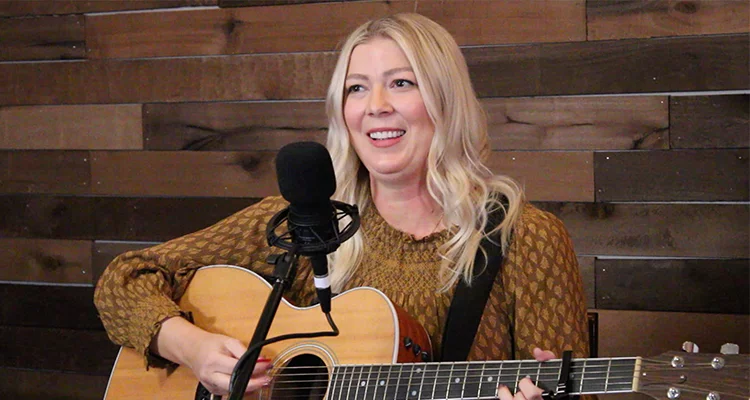 Shaylee Simeone | ‘Hear Me Out’ (acoustic) – CCM Magazine