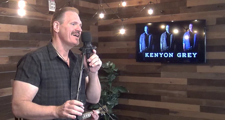 Kenyon Grey | ‘Ordinary World’ (live) – CCM Magazine