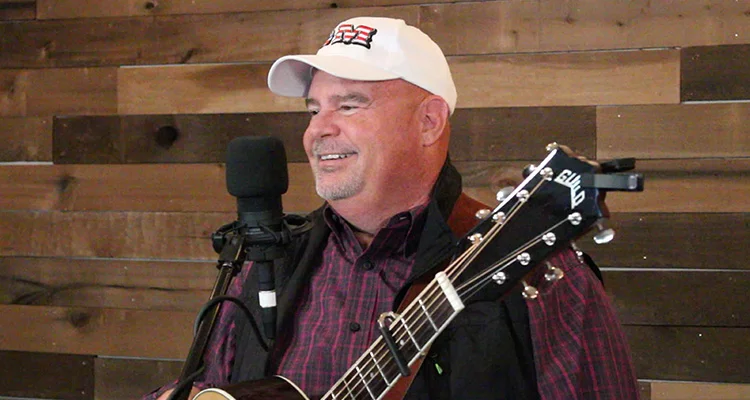 Doug Mathis | ‘God’s Got A Plan’ (acoustic) – CCM Magazine