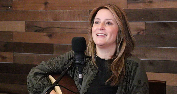 Melanie Waldman | ‘Show Me Mercy’ (acoustic) – CCM Magazine