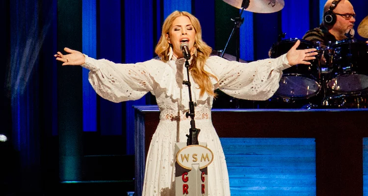 Tasha Layton Makes Grand Ole Opry Debut – CCM Magazine