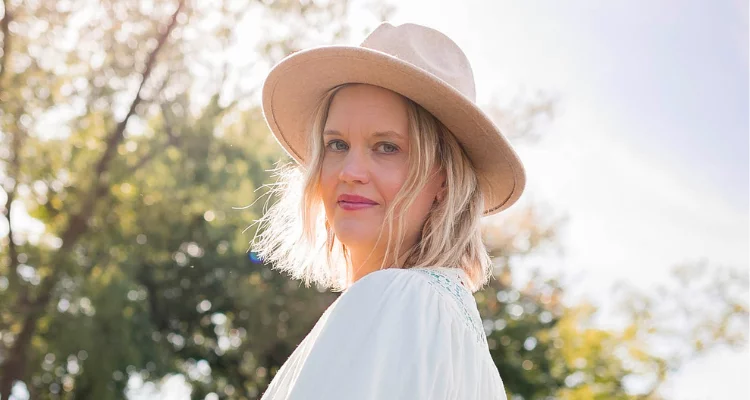 Andrea Olson Releases New Album ‘The Good’ – CCM Magazine