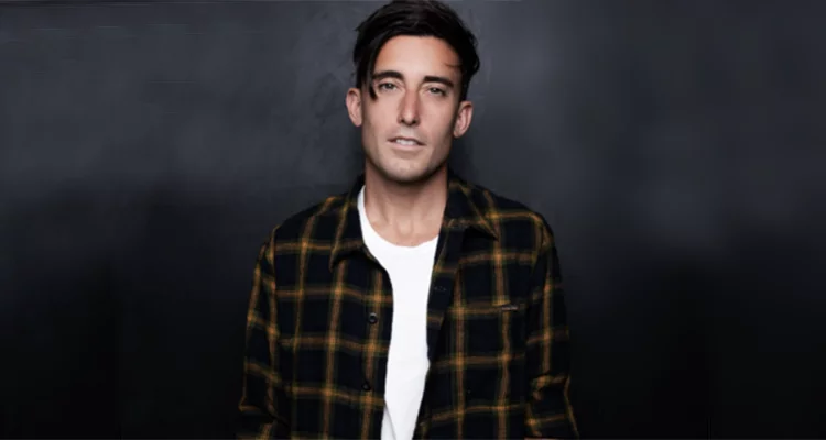 Phil Wickham Releases New Christmas Song ‘BEHOLD’ ft Anne Wilson – CCM Magazine