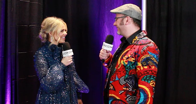 Anne Wilson | 53rd GMA Dove Awards (backstage) – CCM Magazine