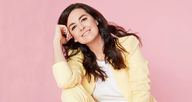 Meredith Andrews Released Passionate Ballad ‘Carry The World’ – CCM ...