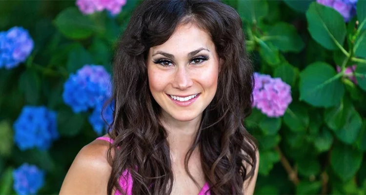 EXCLUSIVE VIDEO PREMIERE: Stephanie Owens ‘Man Upstairs’ – CCM Magazine