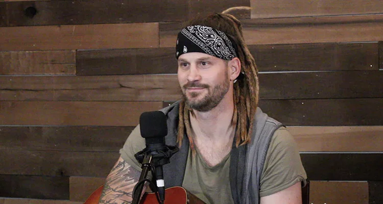 David Dunn | ‘Hurt Is’ (acoustic + story behind) – CCM Magazine