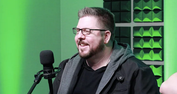 Tom Golly | ‘His Name Is Jesus’ (acoustic) – CCM Magazine