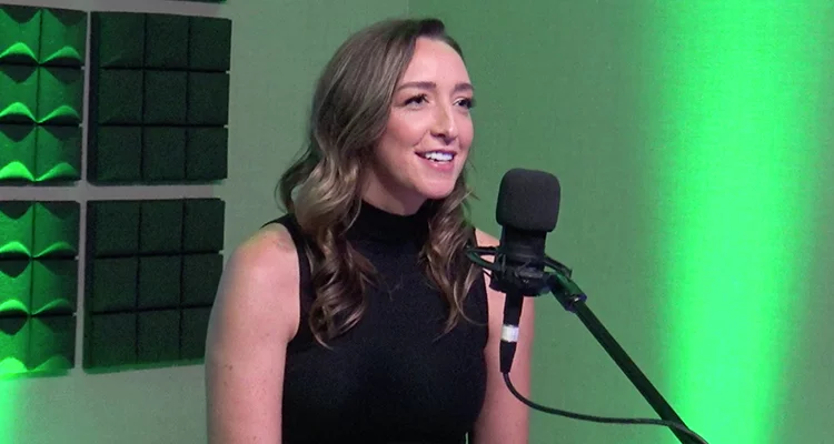 Jenn Bostic | ‘Leave It At The Cross’ (acoustic) – CCM Magazine