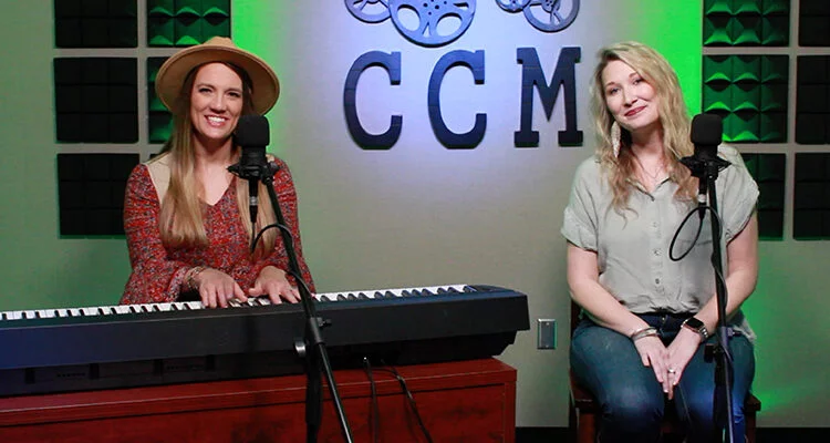 Cori & Kelly | 'Lift My Hands' (acoustic) | CCM Magazine