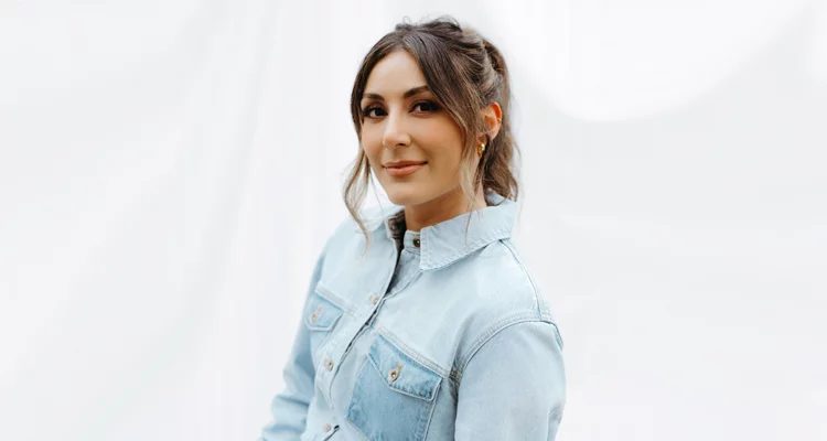 Iveth Luna Releases Debut EP 'Just Like Jesus' | CCM Magazine