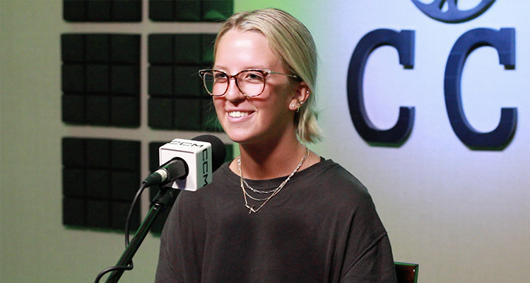 Mary-Clair | 'Heaven In The Way' (live) | CCM Magazine